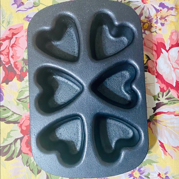 Nordic Ware | Kitchen | Vintage Nordic Ware Cast Iron Heart Cakelette ...